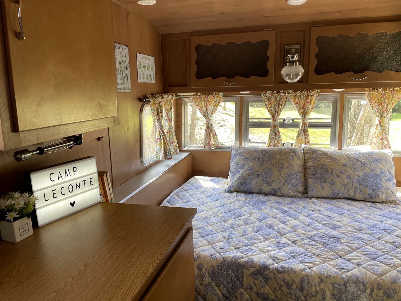 Sweet Camper Ideal For A Romantic Escape In Gatlinburg, Tennesse - Gatlinburg, TN