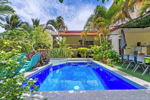 Modern Villa With Pool Garden - French Polynesia