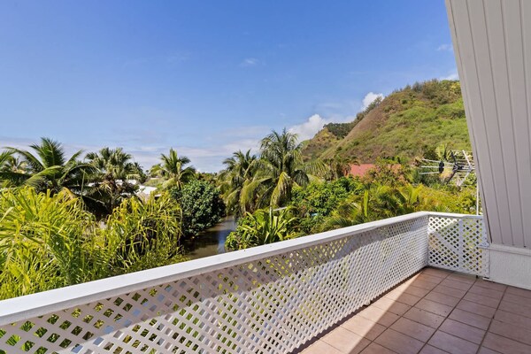 Moorea Mahana House With Private Canal To Lagoon - French Polynesia