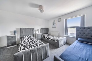 4 quartos, Wi-Fi de cortesia, roupa de cama