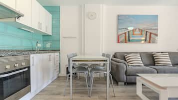 Apartamento, 1 quarto, sacada, vista para o jardim | Sala de jantar