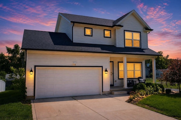 Cedar Lake 4br Home For 8 W/ Lake Views 4 Bedroom Home - Cedar Lake, IN
