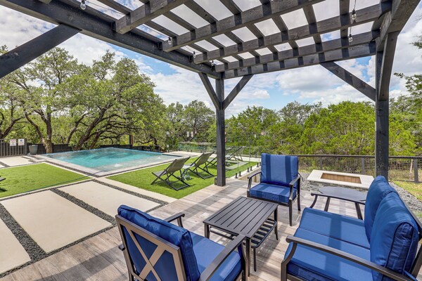 Sleek Home W/ Pool Overlooking Canyon Lake! - Canyon Lake, TX