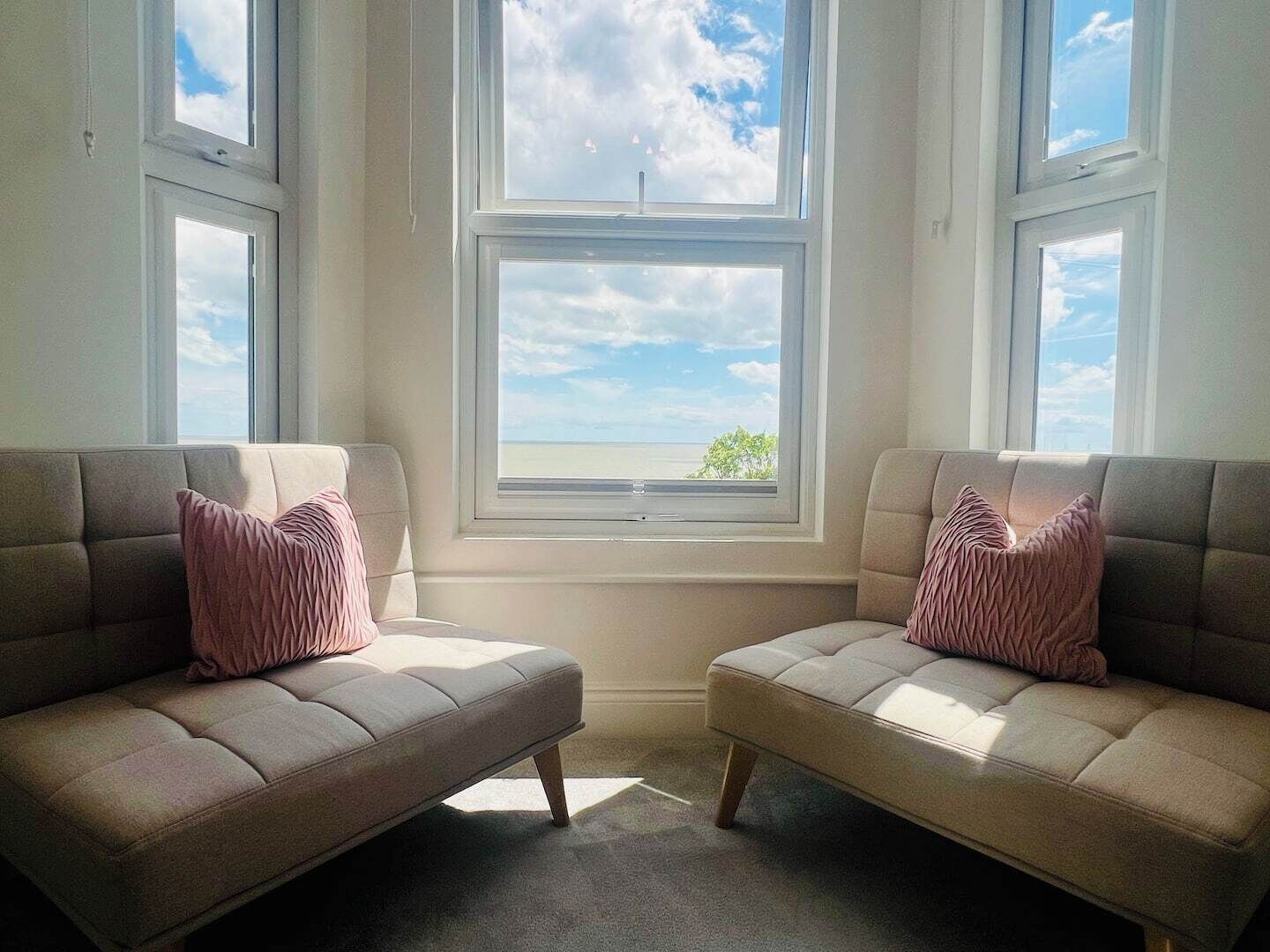 Walton Beach House | Pier & Sea Views - Frinton-on-Sea