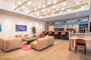 30th-floor Historic Rainey St condo with lakeview balcony - dog ...