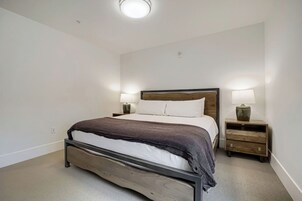 Apartamento em Condomínio Fechado, várias camas, vista para o jardim (A-S-BRF109) | 2 quartos, cofre no quarto, com decoração personalizada 