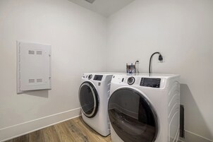 Apartamento em Condomínio Fechado, várias camas, vista para o jardim (A-S-BRF109) | Interior