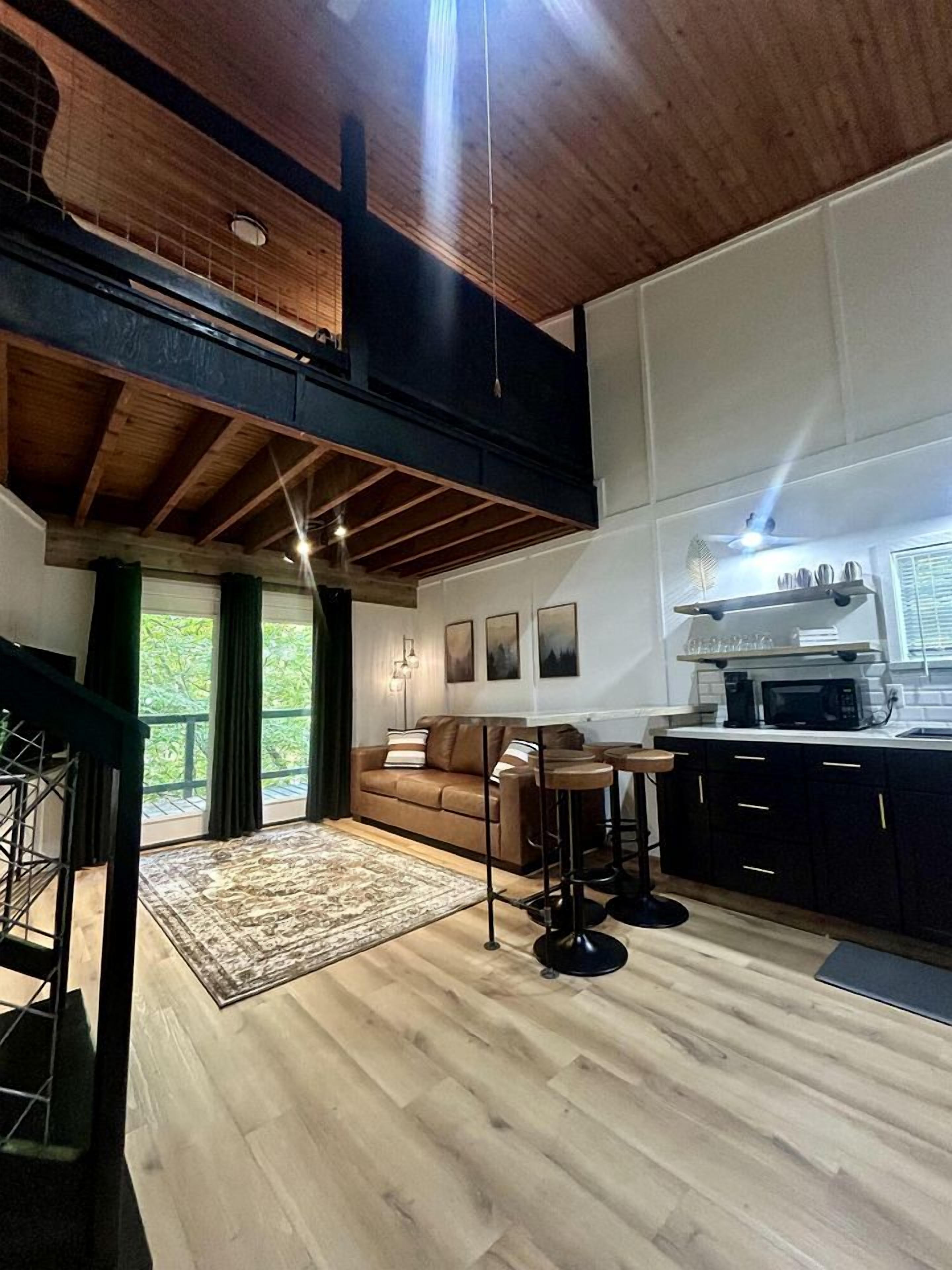 Tranquil Wooded Cabin Retreat With Private Hot Tub & Fire Pit Near Gentry, Arkansas - Siloam Springs, AR