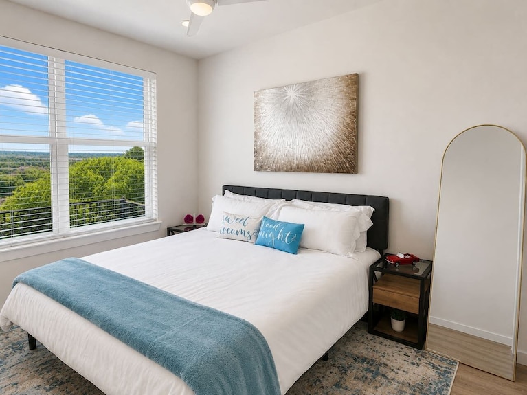Work & Stay | Chic North Lamar 1br - Austin