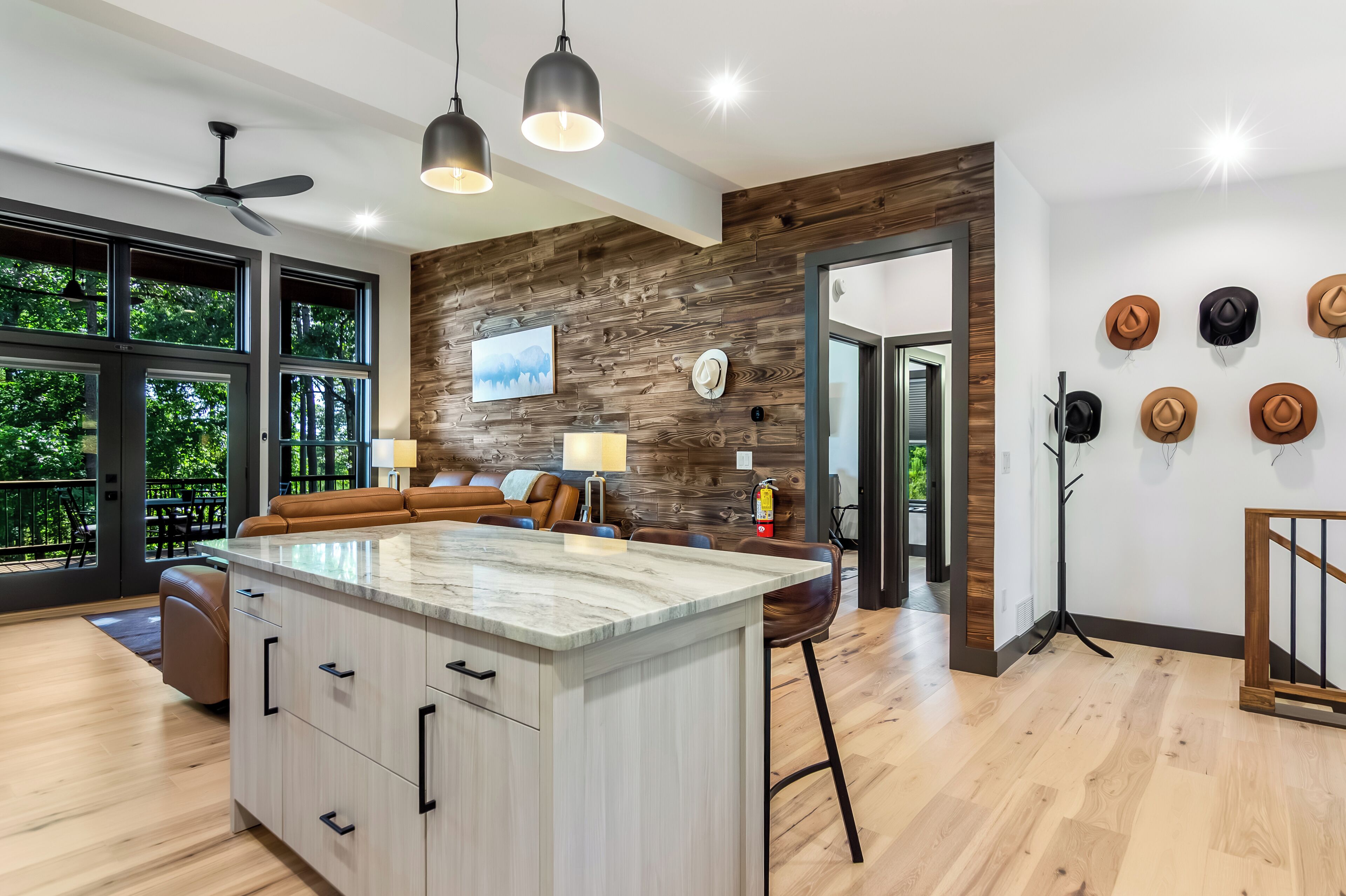 Brand New Build! Cabin In Fabulous Ellijay; Fireplace, Hot Tub, Firepit, Pool! - Ellijay