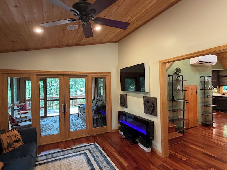 Honey Hideaway Private Cabin On 2.5 Acres Fire Pit Hot Tub Pets Welcome - Virginia