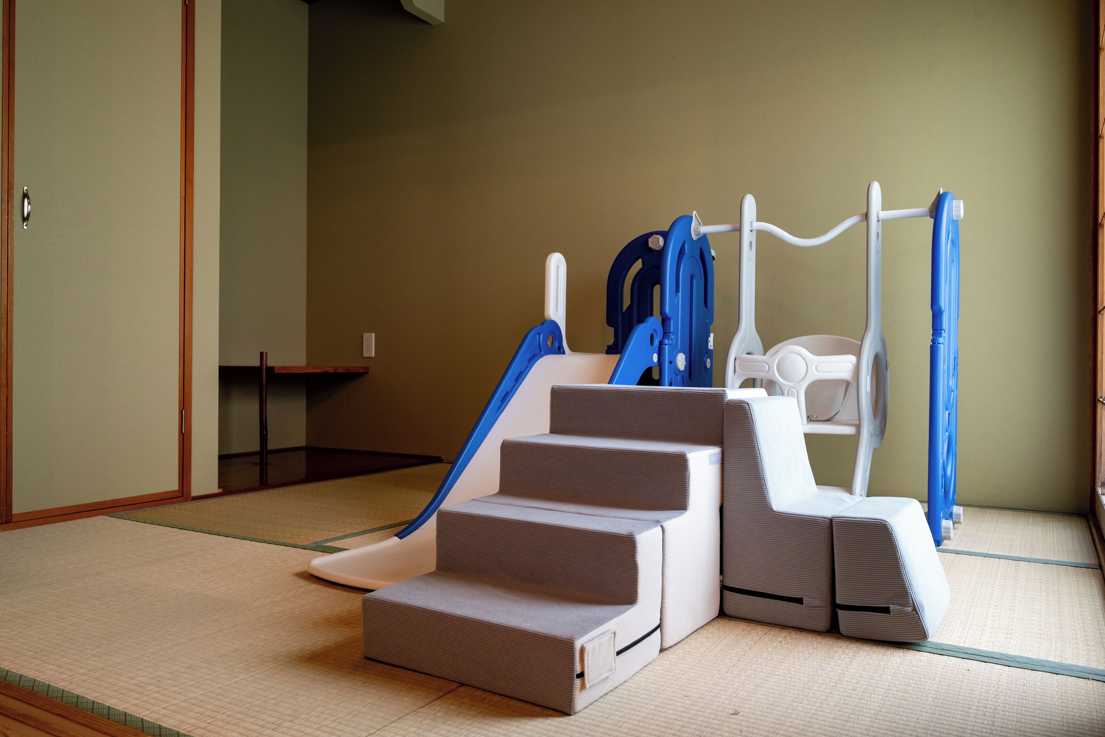 Casa básica, vista para a cidade | Área infantil