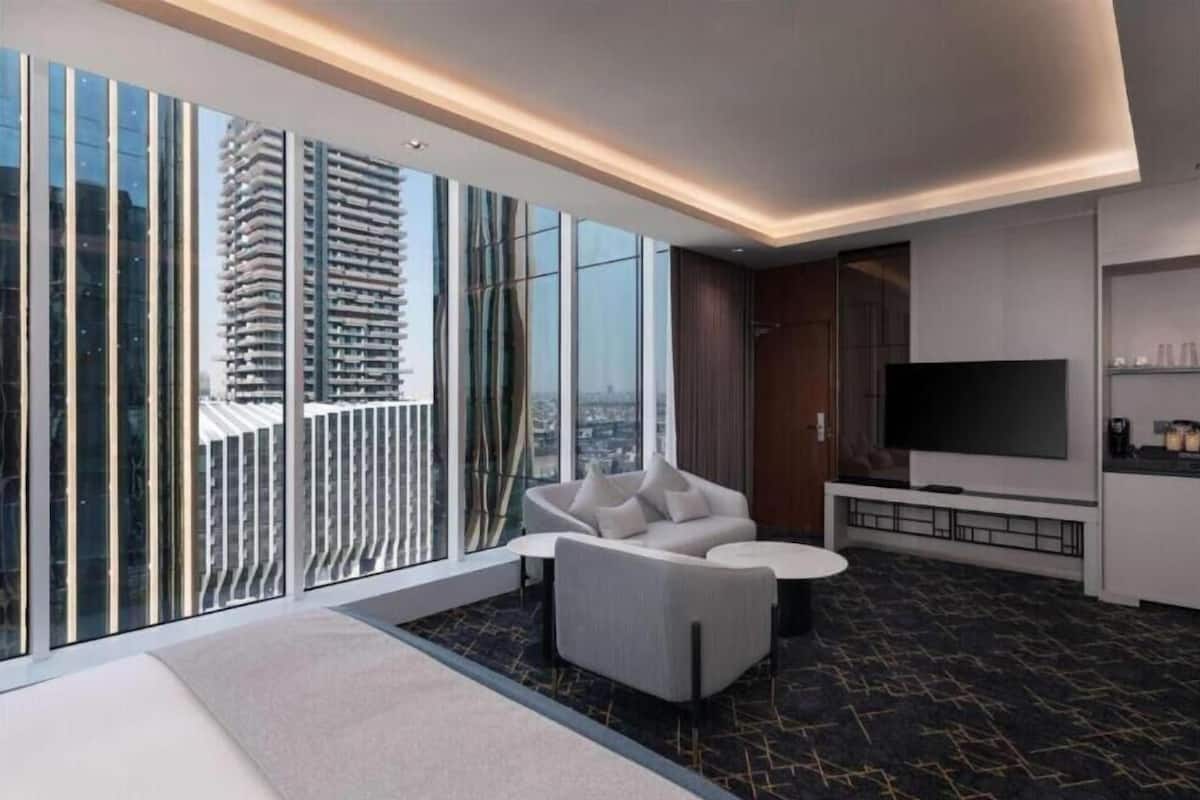 Quarto Duplo Superior, Vista para a cidade | Cofre no quarto, secretária