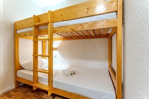 Apartamento Clássico, varanda, vista para a montanha | Secretária adequada para computadores portáteis, Wi-fi grátis
