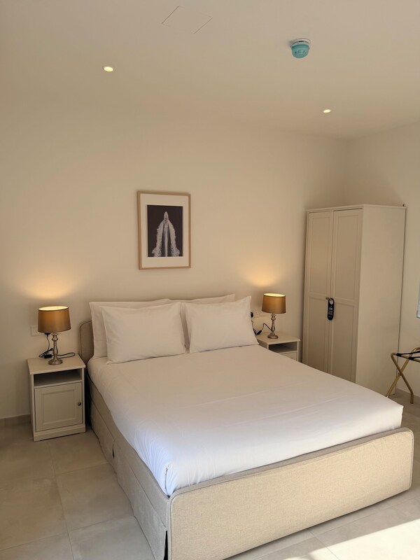 Island Club Guest House - La Valetta