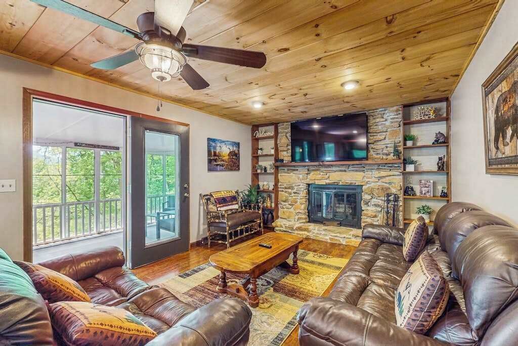 Hillside Cottage Stay - Helen, GA