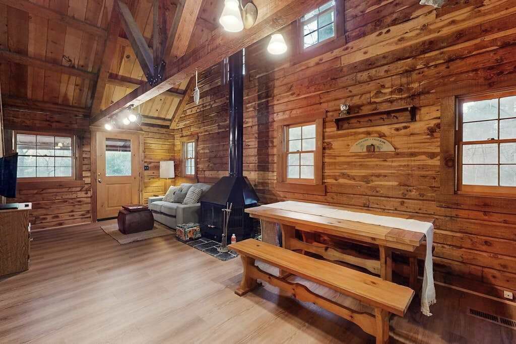 Creekside Cedar Cabin - Dahlonega, GA