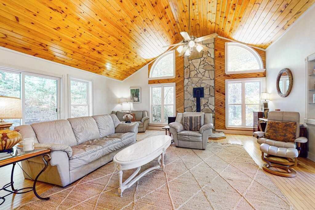 Doe Heights Chalet Cabin - Lake Burton, GA