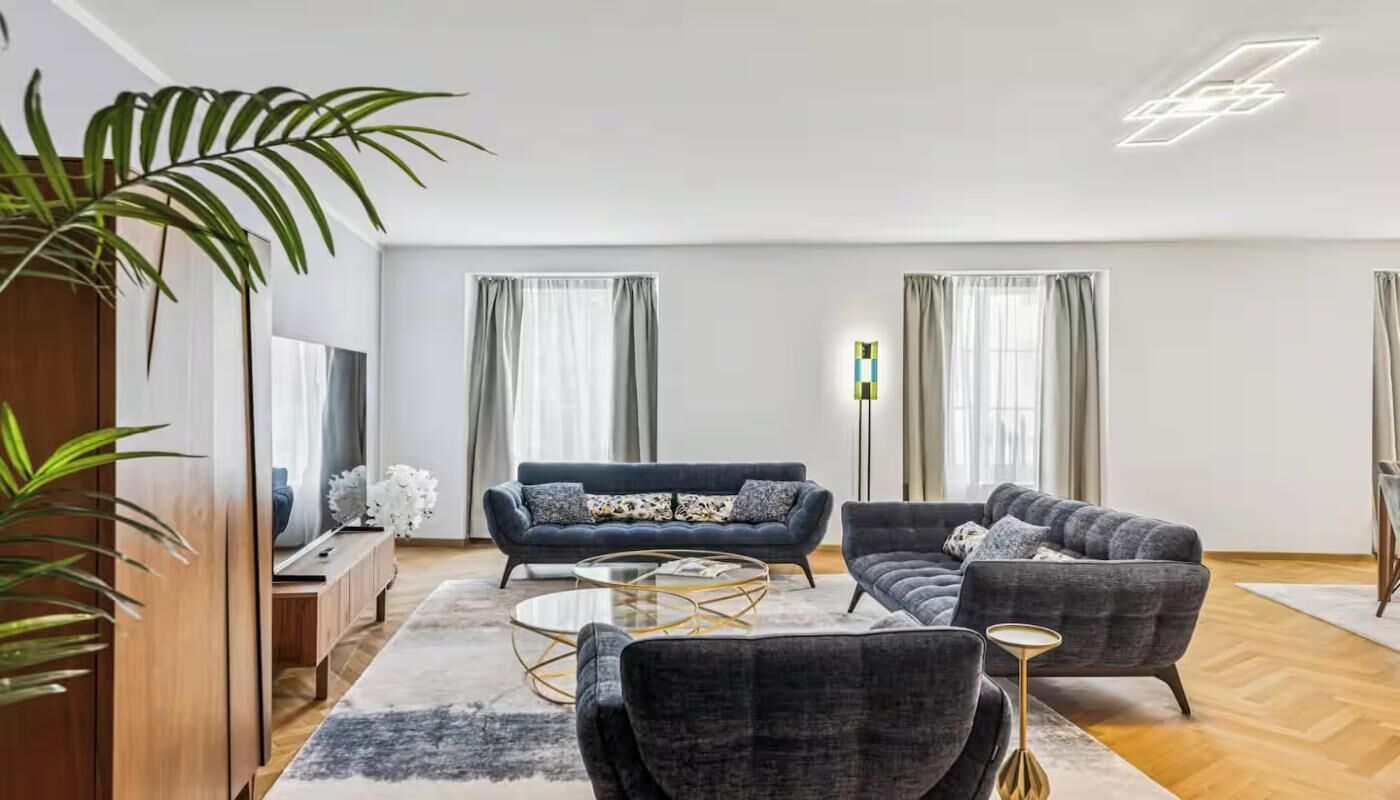 Combining Timeless Elegance, Designer Interiors & An Unrivaled Location-old Town - Zürich