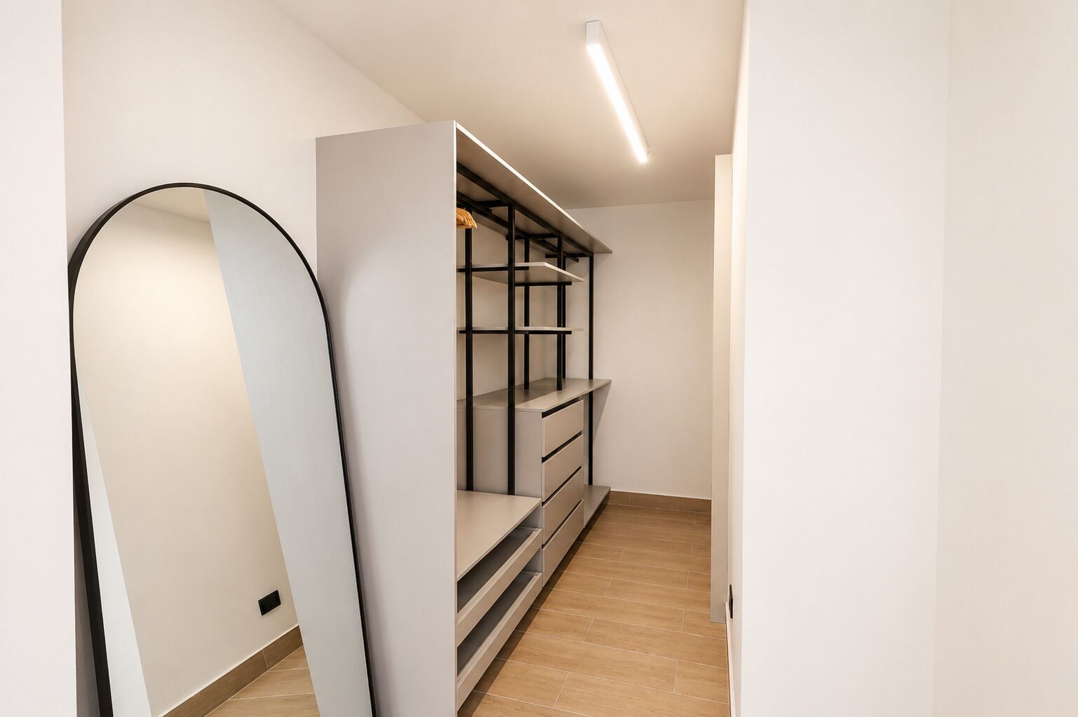 Apartamento Deluxe, Vista para a cidade | Guarda-roupa