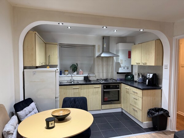 Bungalow Sleeps 4 With Free Parking And Garden - 