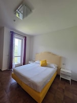 Quarto triplo standard | Wi-Fi de cortesia, roupa de cama