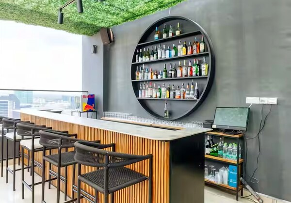 Ruftahomes Escada - Nairobi