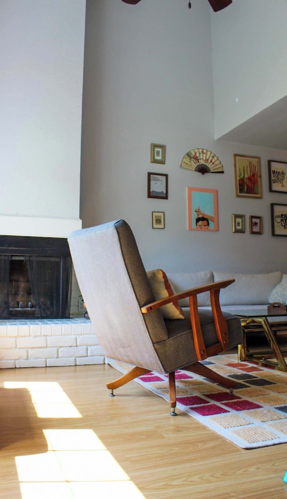 Mid-century Modern Flat Near Downtown - Austin