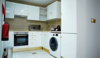 Suíte superluxo, sacada, vista para a cidade | Cozinha privada | Chaleira elétrica, cadeirão de bebê