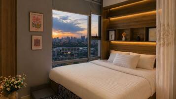 Suíte estúdio, 1 cama Queen e sofá-cama, vista para a cidade | Escrivaninha, espaço de trabalho para notebook, cortinas blackout