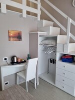 Quarto casal ou duplo superior, sacada, vista para a piscina | Parte interna