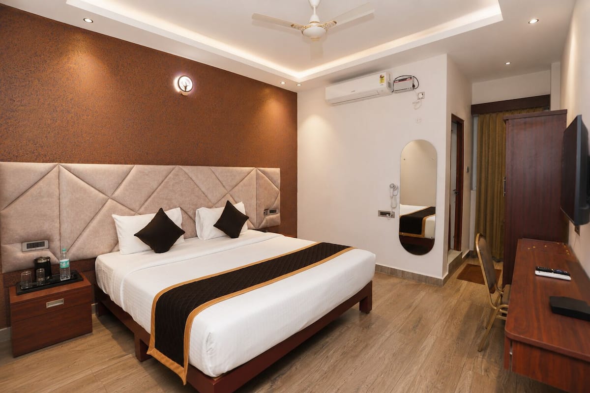 Quarto casal luxo | Escrivaninha, Wi-Fi de cortesia, roupa de cama