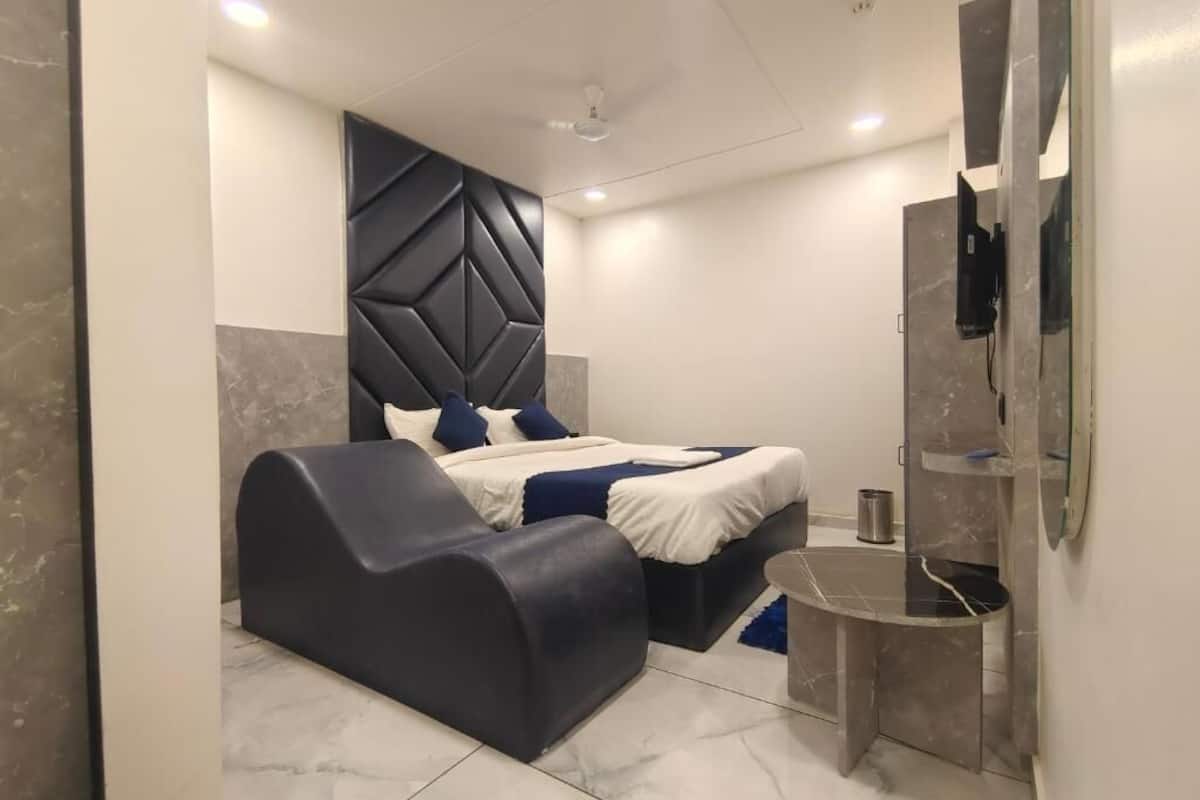 Quarto Duplo Deluxe, Vista para a cidade | Secretária adequada para computadores portáteis, Wi-fi grátis