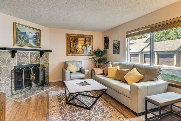 3 Mi To Old Town Arvada! Family Townhome W/ Patio - Morrison, CO