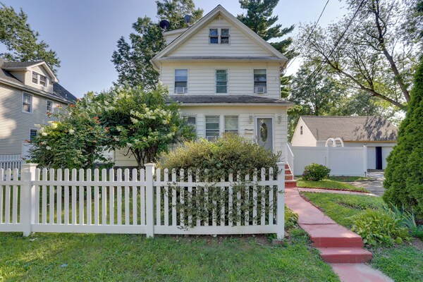 8 Mi To Metlife Stadium! Teaneck Retreat W/ Yard - New York