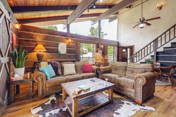 Walk To Dtwn Sonora! Rustic Creekfront Cabin - Sonora, CA