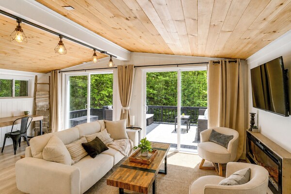 High-design Monroe Cabin On 2 Private Acres! - Mohawk Trail State Forest, Charlemont