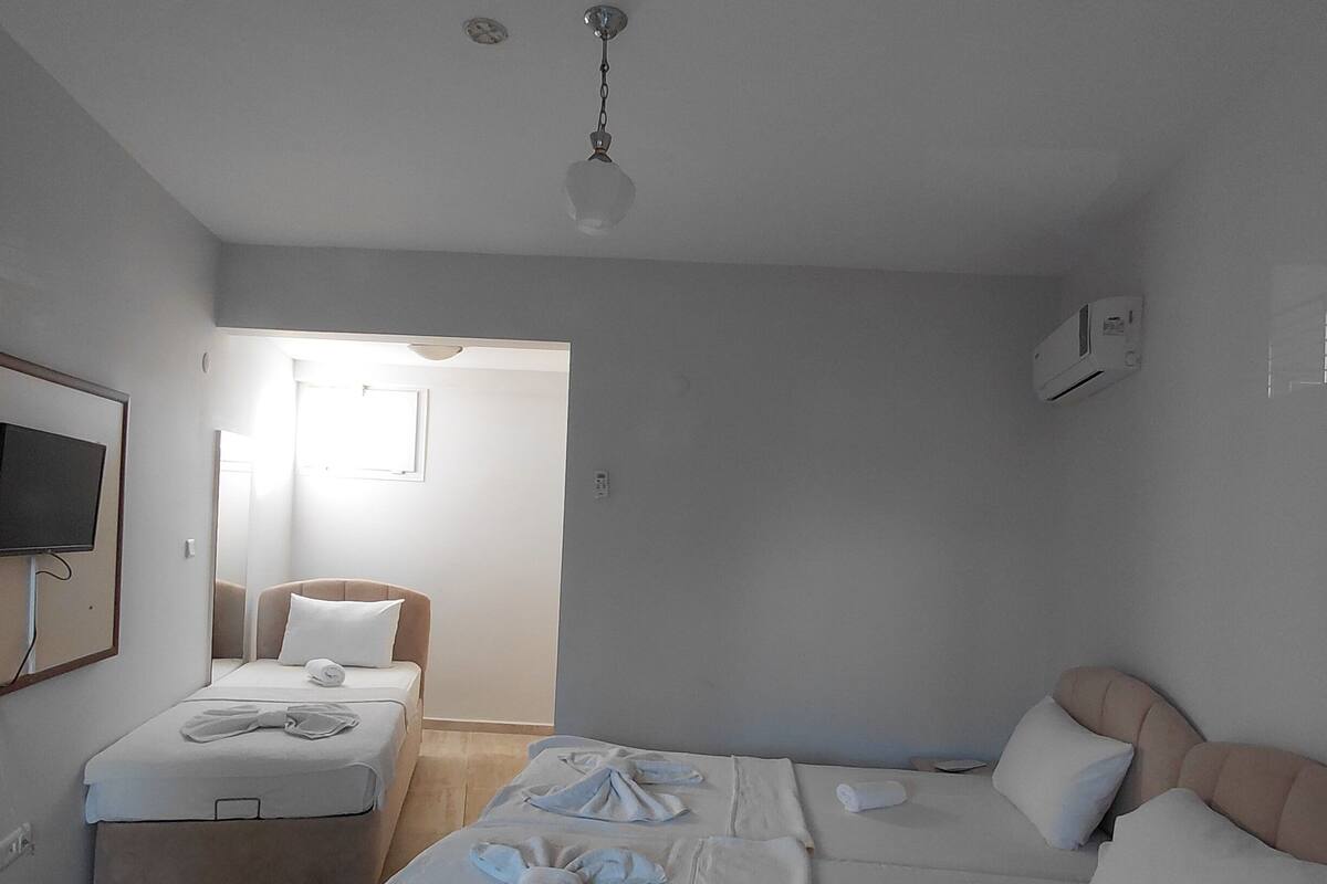 Roupa de alta qualidade, camas de colchão Tempur-Pedic, minibar 