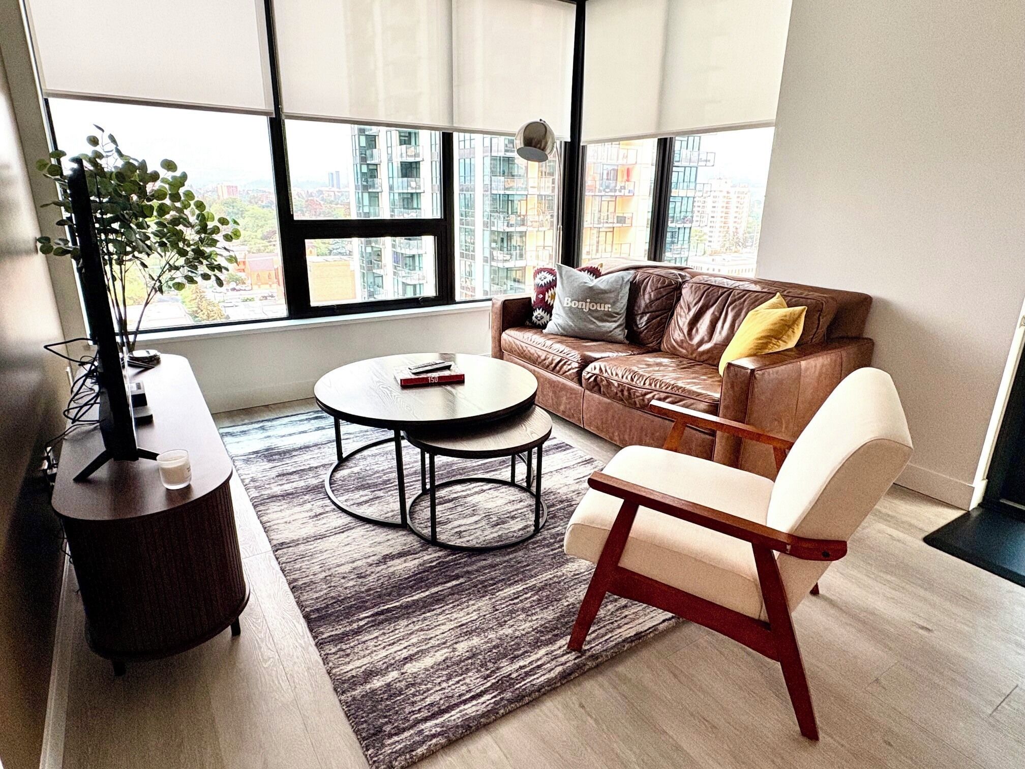 2 Bedroom Lakeview In Downtown Kelowna With Rooftop Terrace + Ev Parking - Kelowna