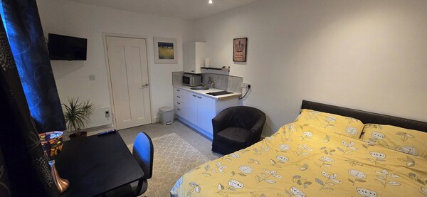 Studio Near Royal Derby Hospital - Derby, UK