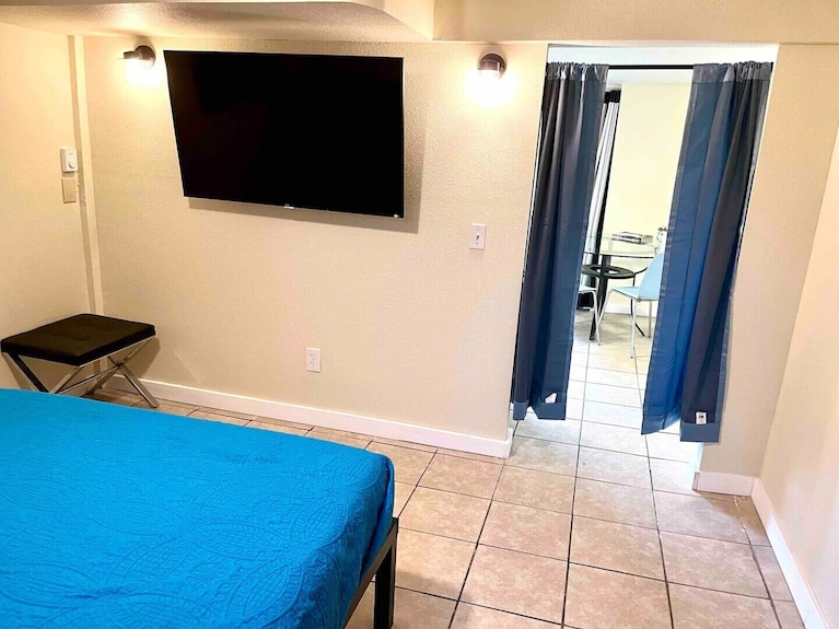 The Ajax: Convenient Backyard - Lynnwood, WA