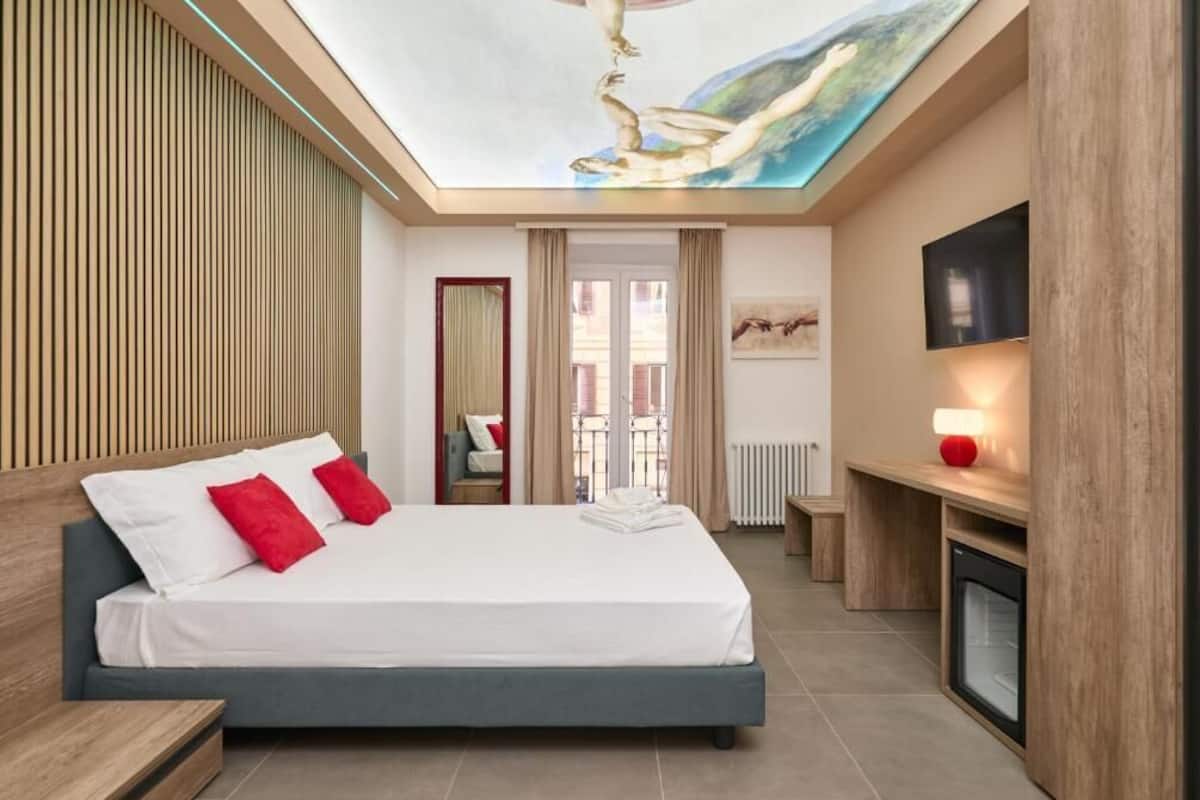 Quarto Quádruplo Deluxe, Vista para a cidade | Quartos insonorizados, ferro/tábua de engomar, Wi-fi grátis