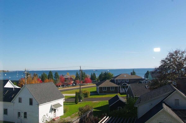3 Bedroom 2 1/2 Bath Apartment With Views Of Rocklan - Vinalhaven
