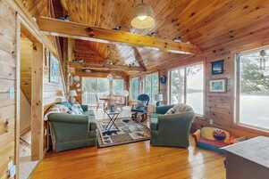 Casa, várias camas (Little Mac Point) | Área de estar