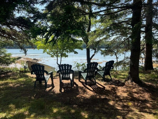 The Tide House, Cozy Waterfront Cottage + Bunkhous - Vinalhaven