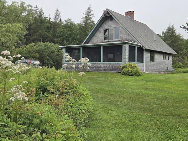 Peaceful Coastal Cabin With Screened Porch, Water View Of The Cove, Dog-friendly - Vinalhaven