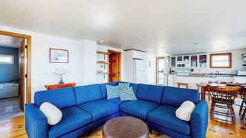 Casa, várias camas (Damariscotta Vistas) | Sala de estar