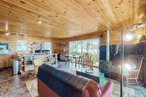 Cabana, 1 cama Queen e sofá-cama, cozinha (Heron's Nest) | Área de estar