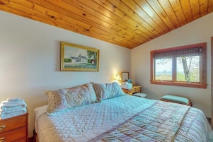 Casa de Campo, 1 cama king-size e sofá-cama, vista para o jardim (Sunrise Bay Cottage) | 1 quarto, com decoração personalizada, com mobília individualizada