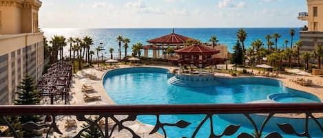 Quarto Executivo, varanda, vista para o mar | Piscina | Piscina interior, piscina exterior, toldos (sobretaxa)